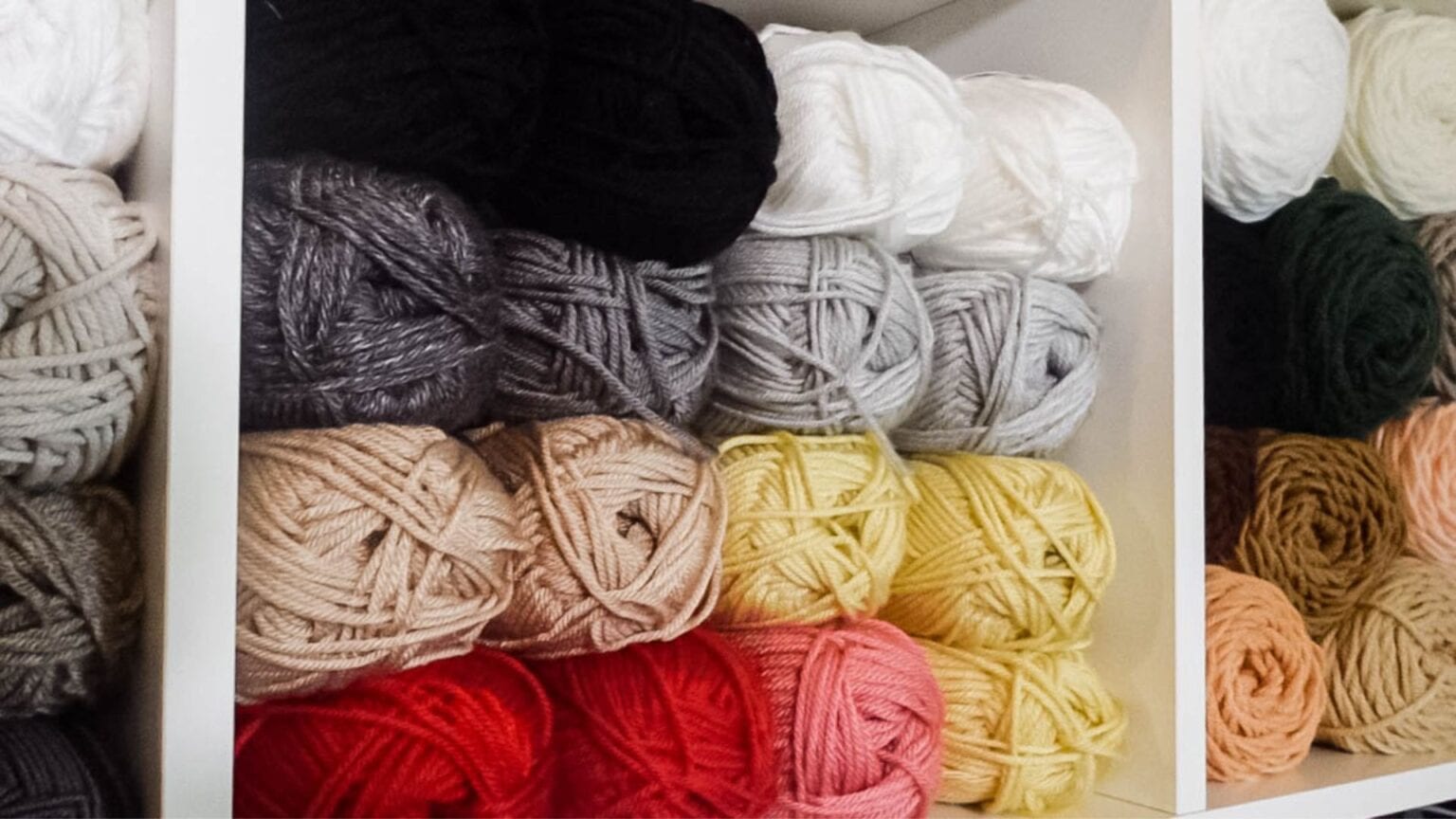 How to ORGANIZE Your YARN STASH For Your PERSONALITY TYPE - Elise Rose ...