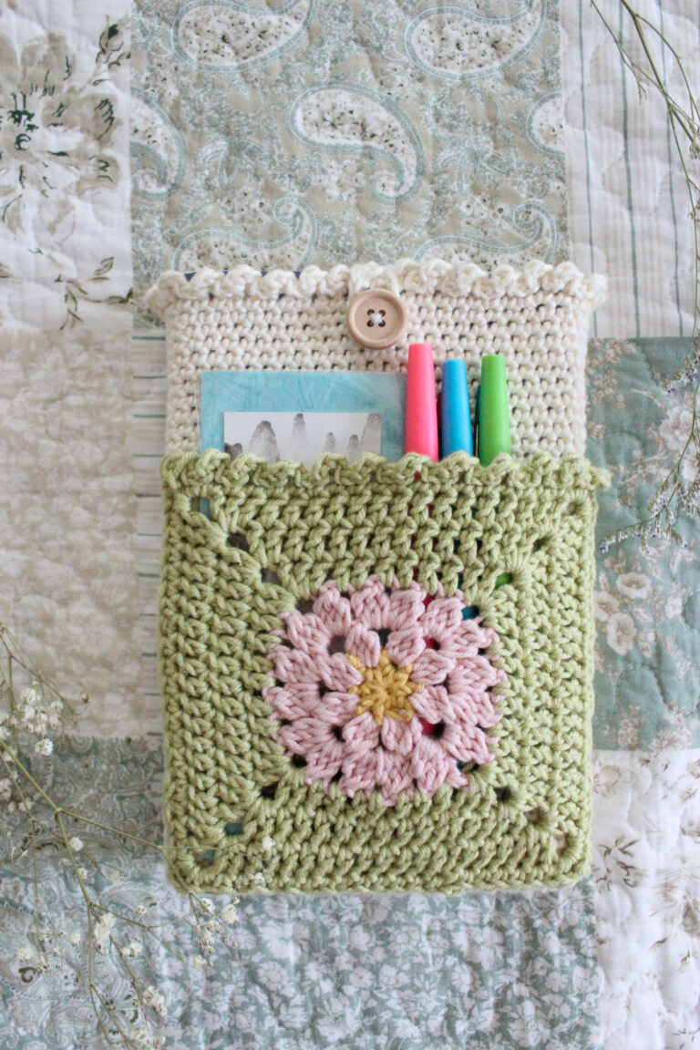 25+ Things to Crochet for BOOK LOVERS (Beginner Friendly) - Elise Rose ...