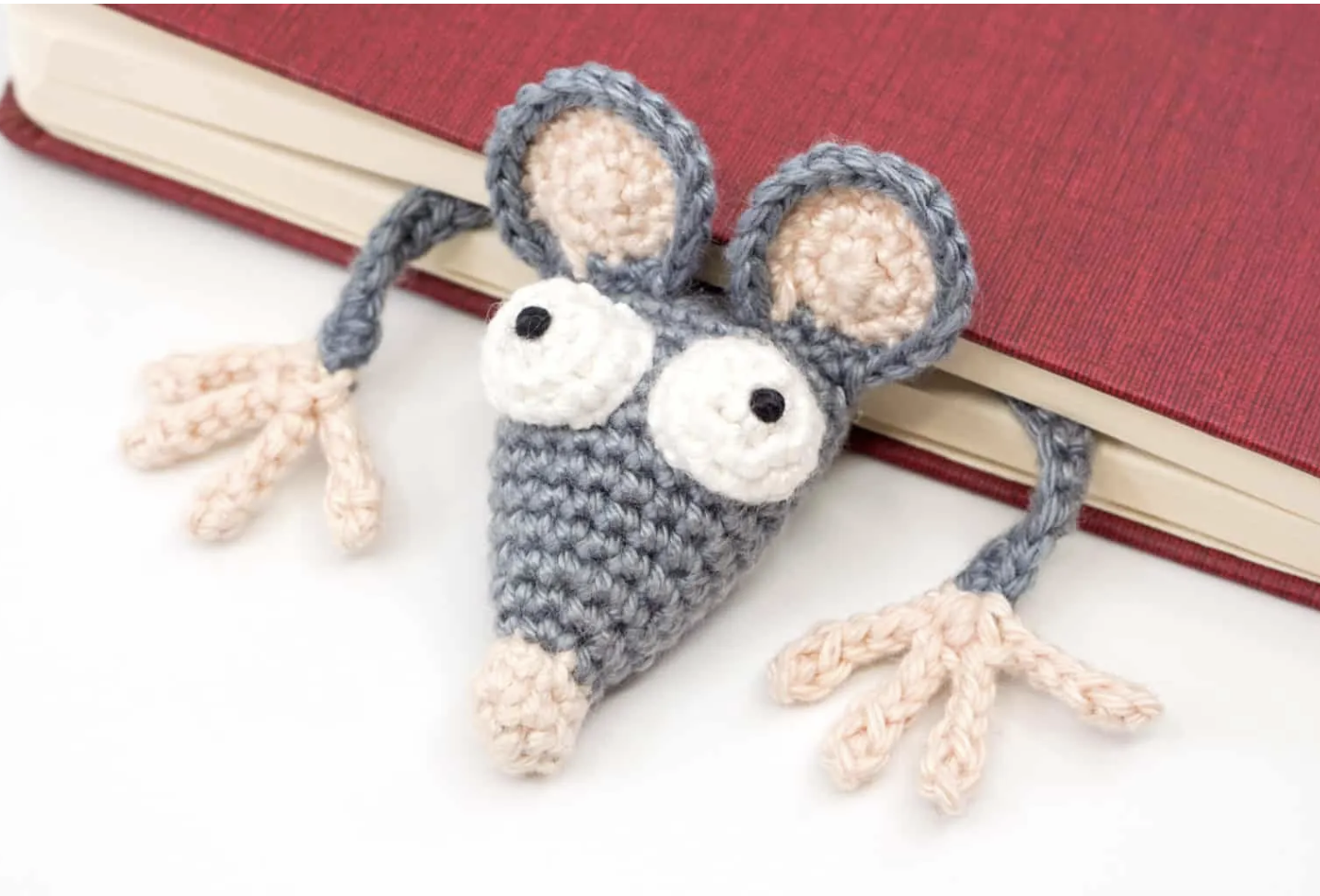 25+ Things to Crochet for BOOK LOVERS (Beginner Friendly) - Elise Rose ...
